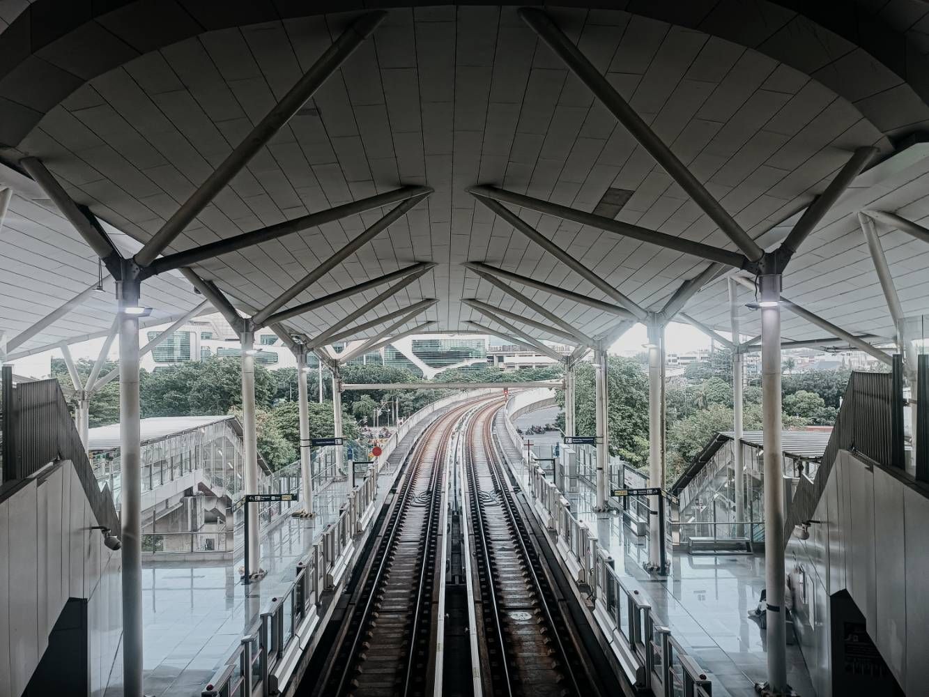 LIGHT RAIL TRANSIT - Samsung Members