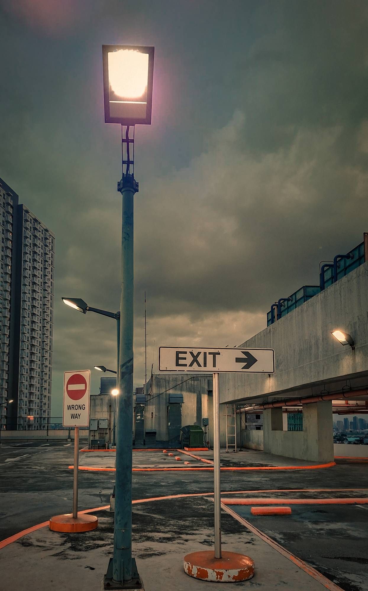 Wrong Way, Exit, and Light - Samsung Members