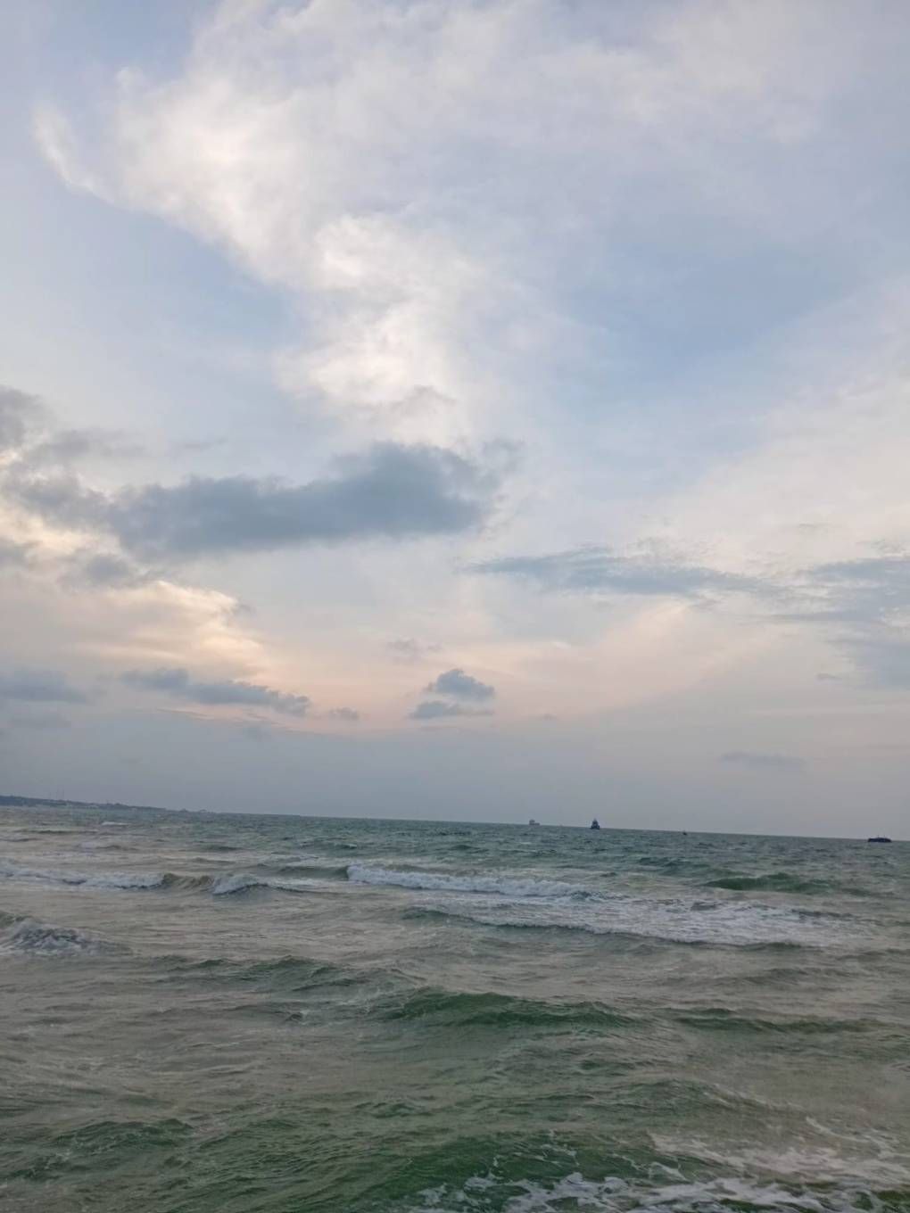 ombaknya lgi pasang - Samsung Members