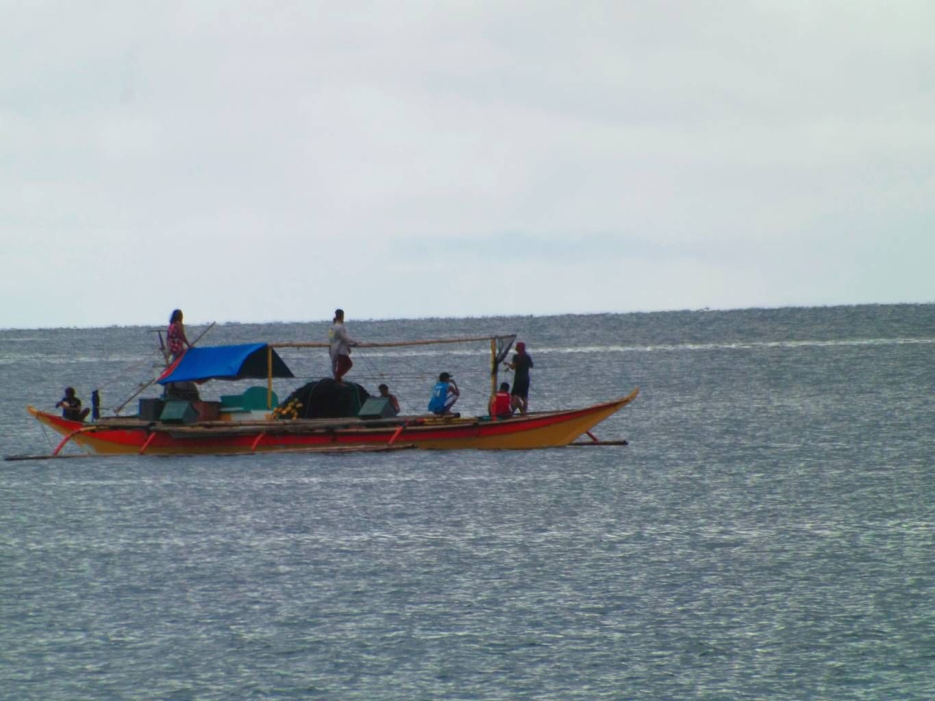 a fishing vessel samar philippines, all are made b... - Samsung Members
