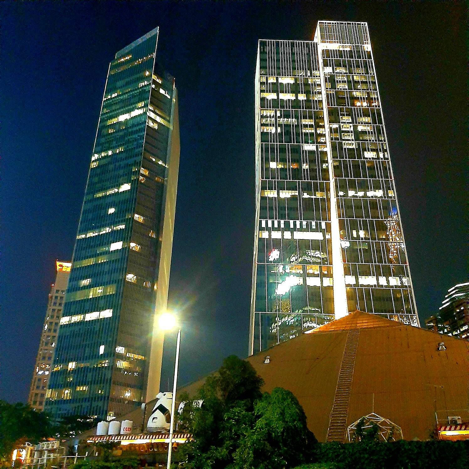 pesona gedung bertingkat di malam hari - Samsung Members