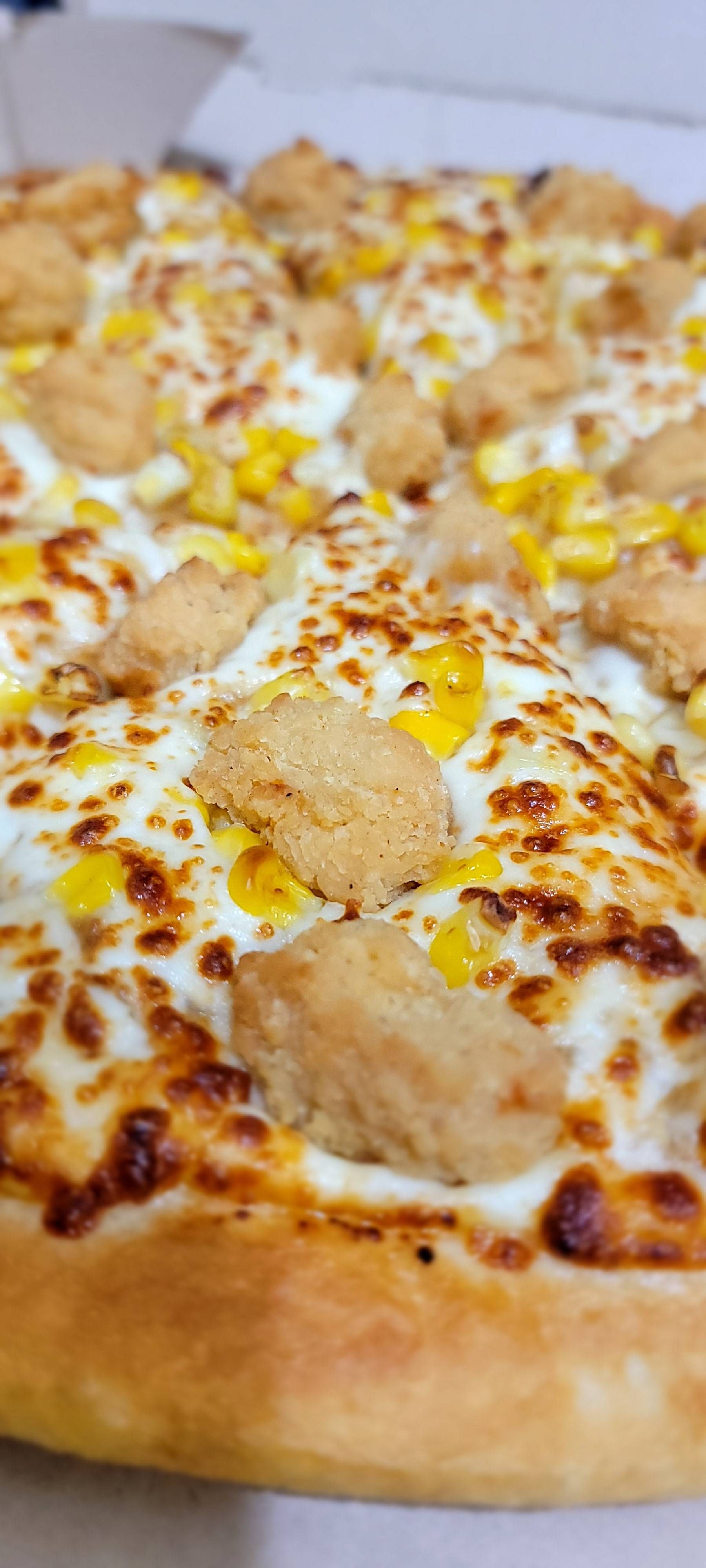 Pizza Hut x KFC Popcorn Chicken Pizza - Samsung Members