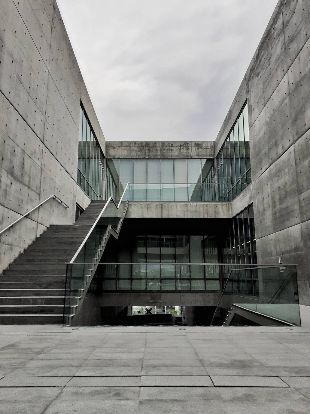 Interior del edificio de tadao ando, centro Robert... - Samsung Members