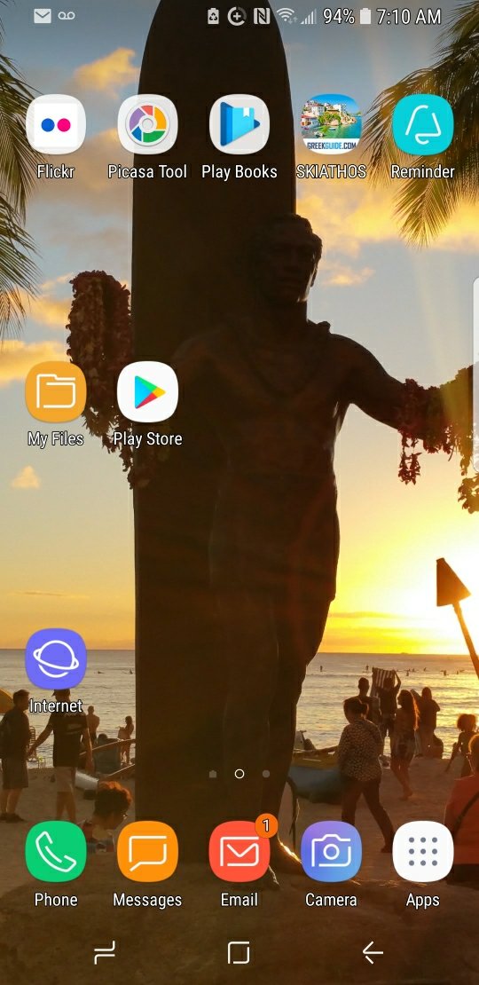 How do I center the clock on the home screen? - Samsung Members
