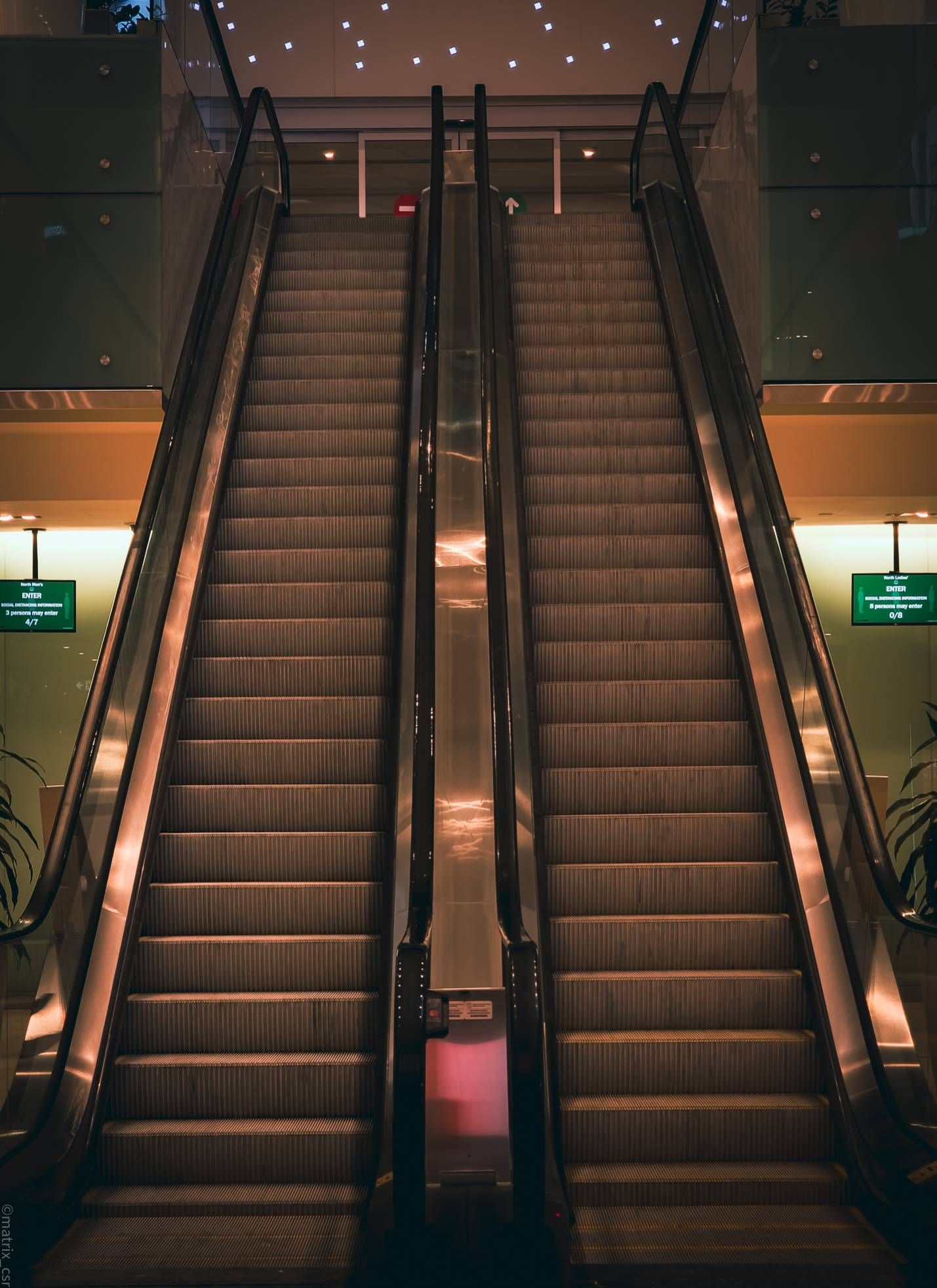 *cue shopping mall music * (S21 Ultra + LR) [Exper... - Samsung Members