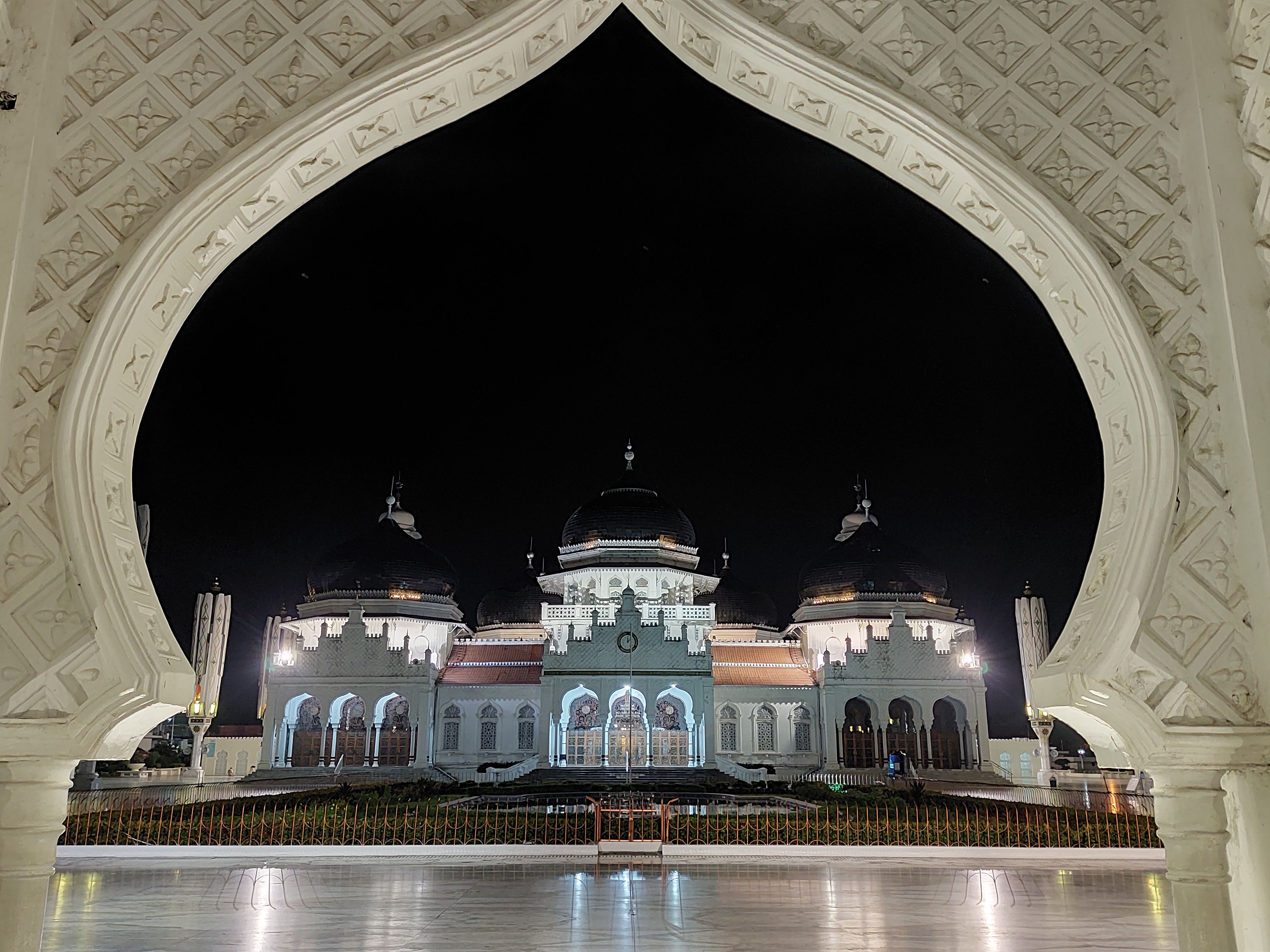 Keindahan Masjid Raya Baiturrahman dimalam hari (G... - Samsung Members
