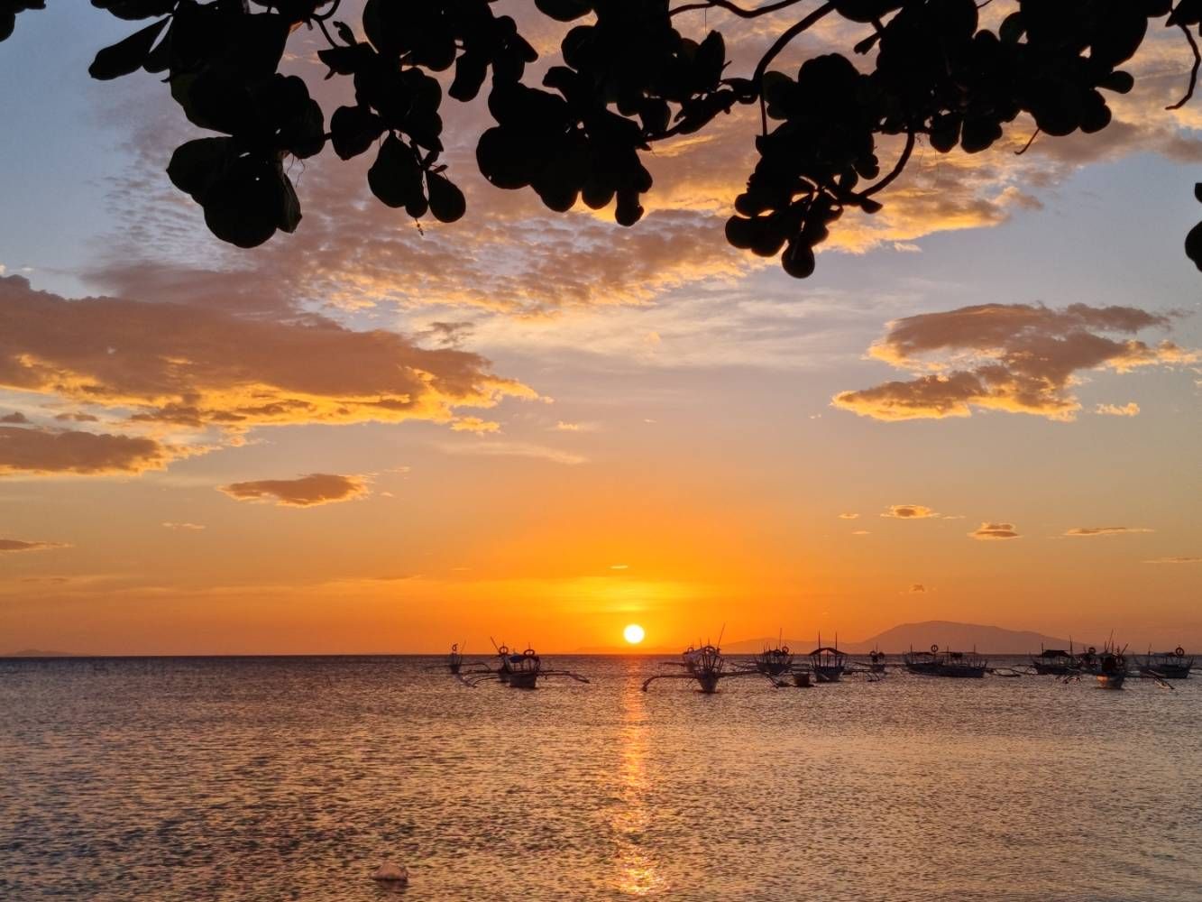 Sunset @ Edna's Beach & Campsite, Calatagan, Batan... - Samsung Members