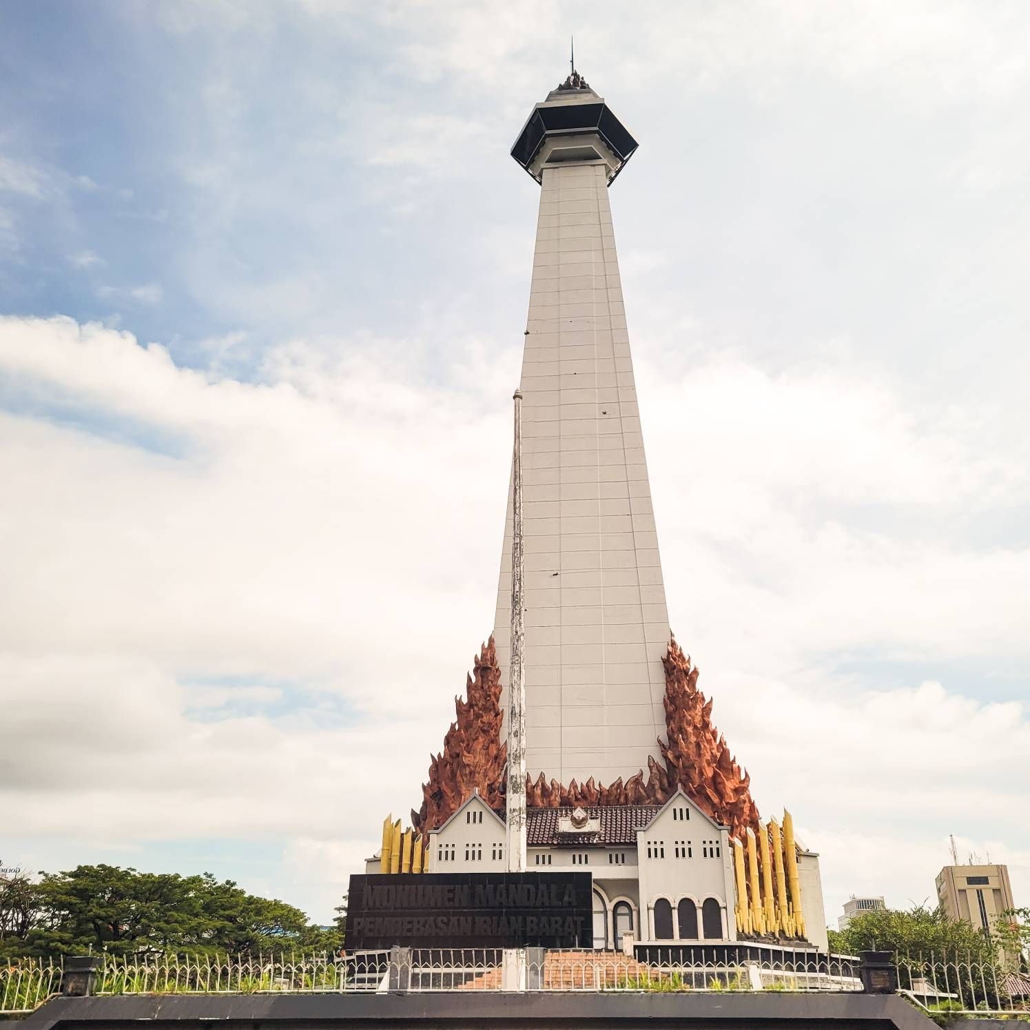 Monumen Mandala - Samsung Members