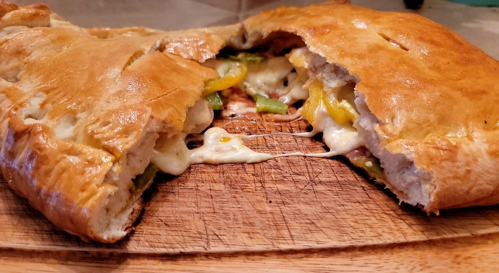 Pizza galzone sauce ,peperoni ,jambon, oignons, po... - Samsung Members