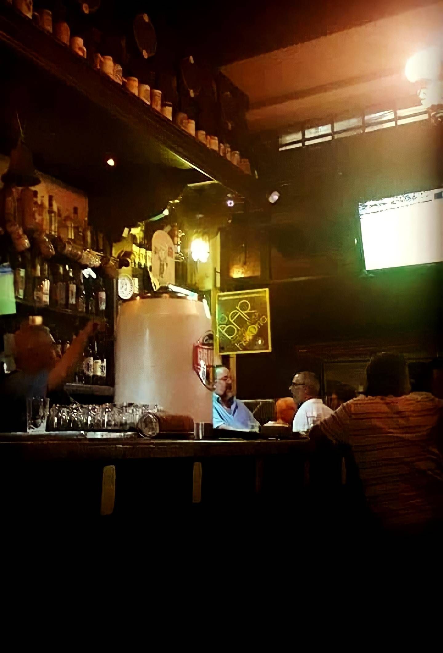 Bar Léo, um dos bares mais tradicionais de SP. Sau... - Samsung Members