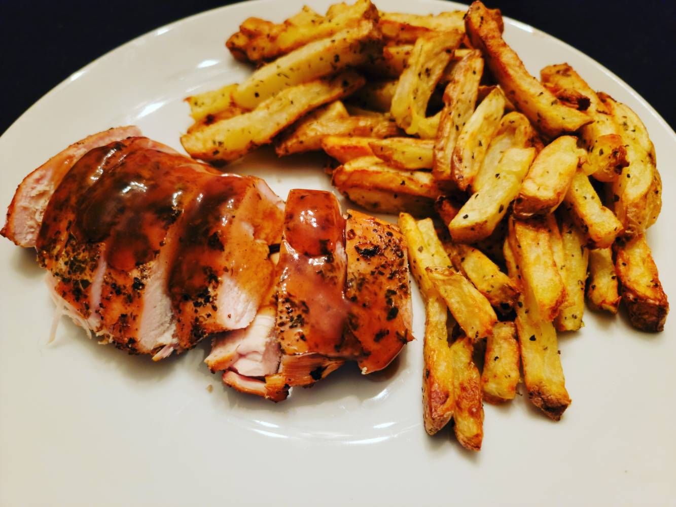 Poitrine de poulet grillé et fumée avec frites mai... - Samsung Members