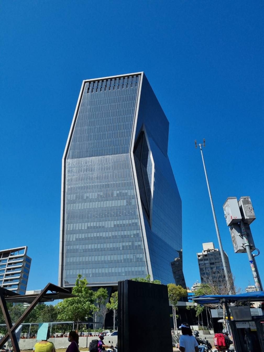 Bom dia!! Prédio torto de SP 🤩 muito lindo!! - Samsung Members