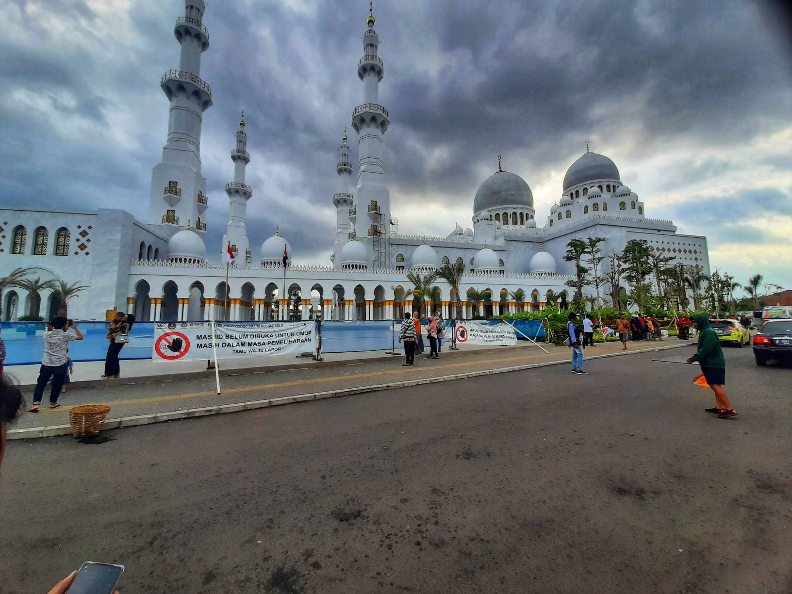 Megahnya Masjid Sheikh Zayed Al - Nahyan - Samsung Members