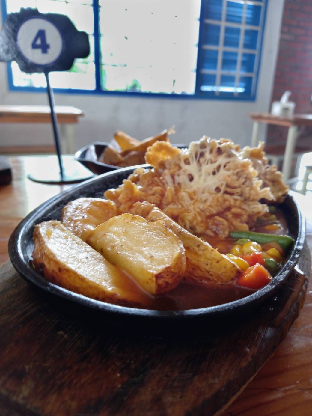 Kentang goreng dan double crispy beef cheese - Samsung Members