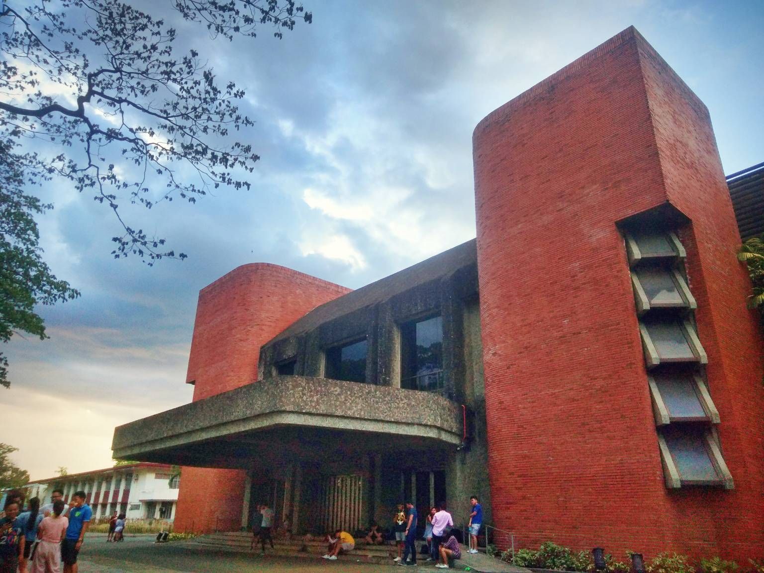 Villamor Hall, UP Diliman 📍 Quezon City, Philippi... - Samsung Members