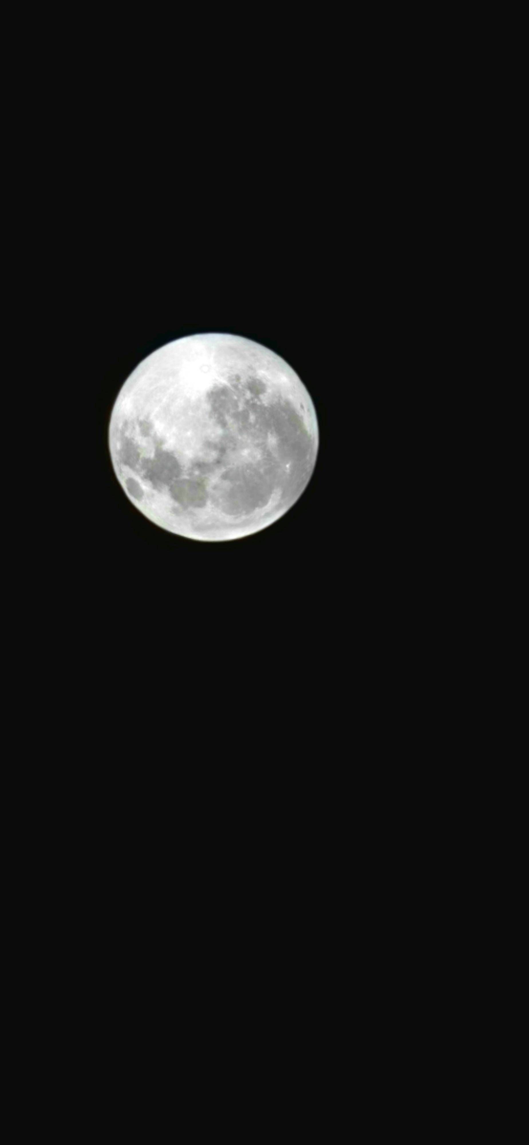 Foto da lua, com e sem remasterização - Samsung Members