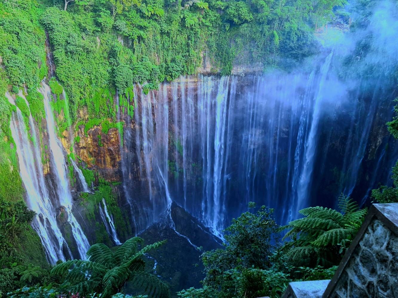 Tumpak Sewu Waterfall - Samsung Members