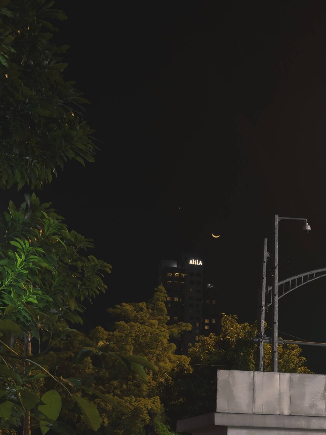 Gedung Tertinggi di Kota, Bulan, dan Venus - Samsung Members