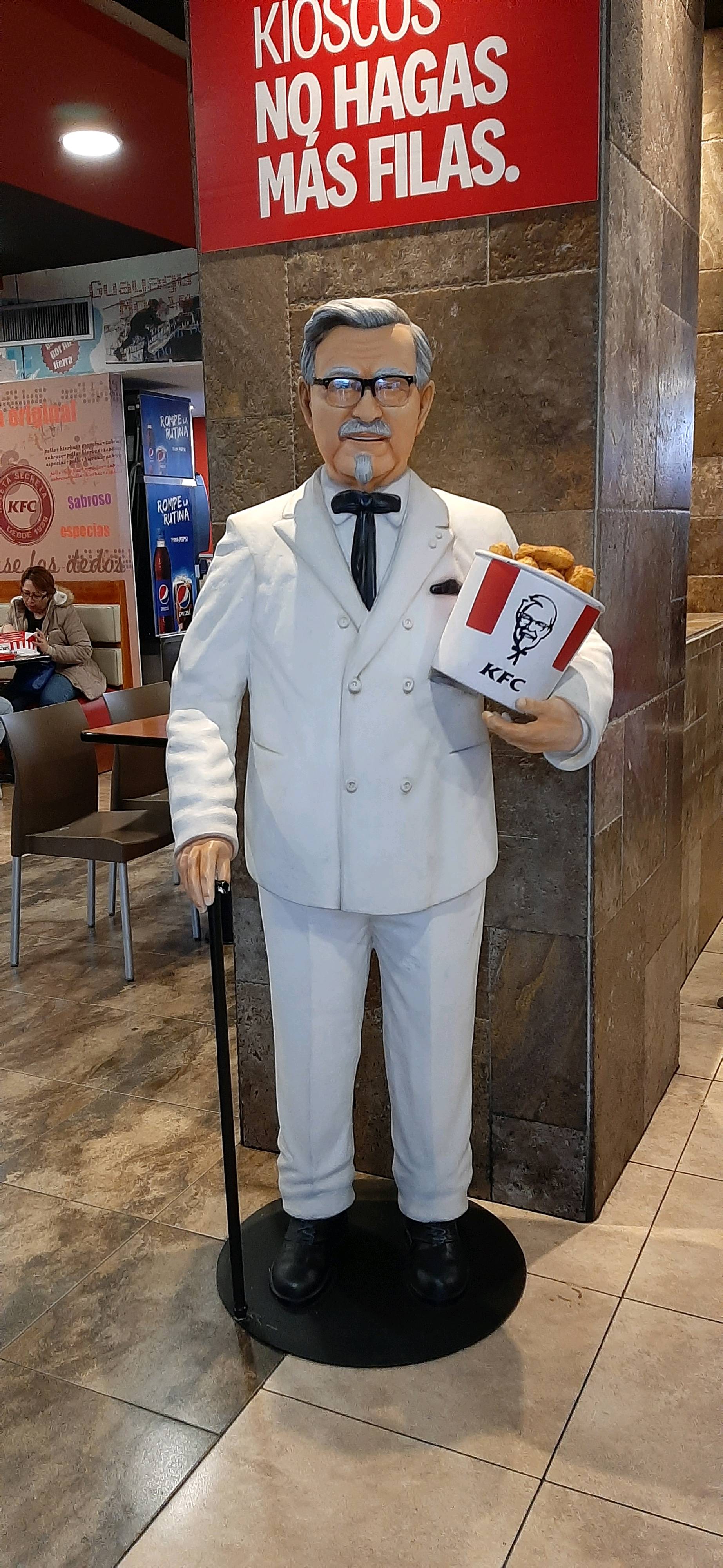 CORONEL SANDERS FUNDADOR DE KFC ESTO ES A NIVEL MU... - Samsung Members
