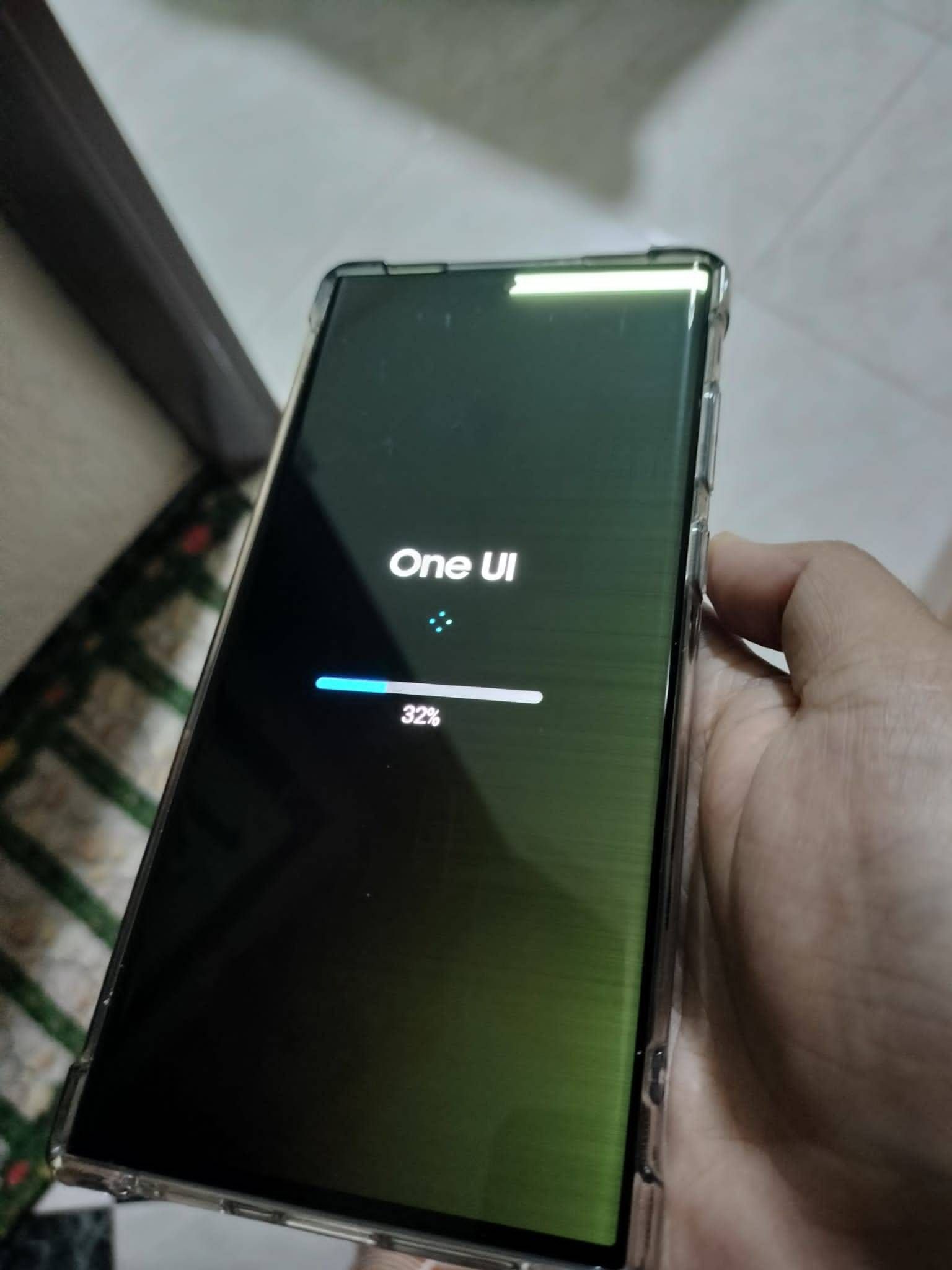 White Light/Line on Black Screen - Samsung Members