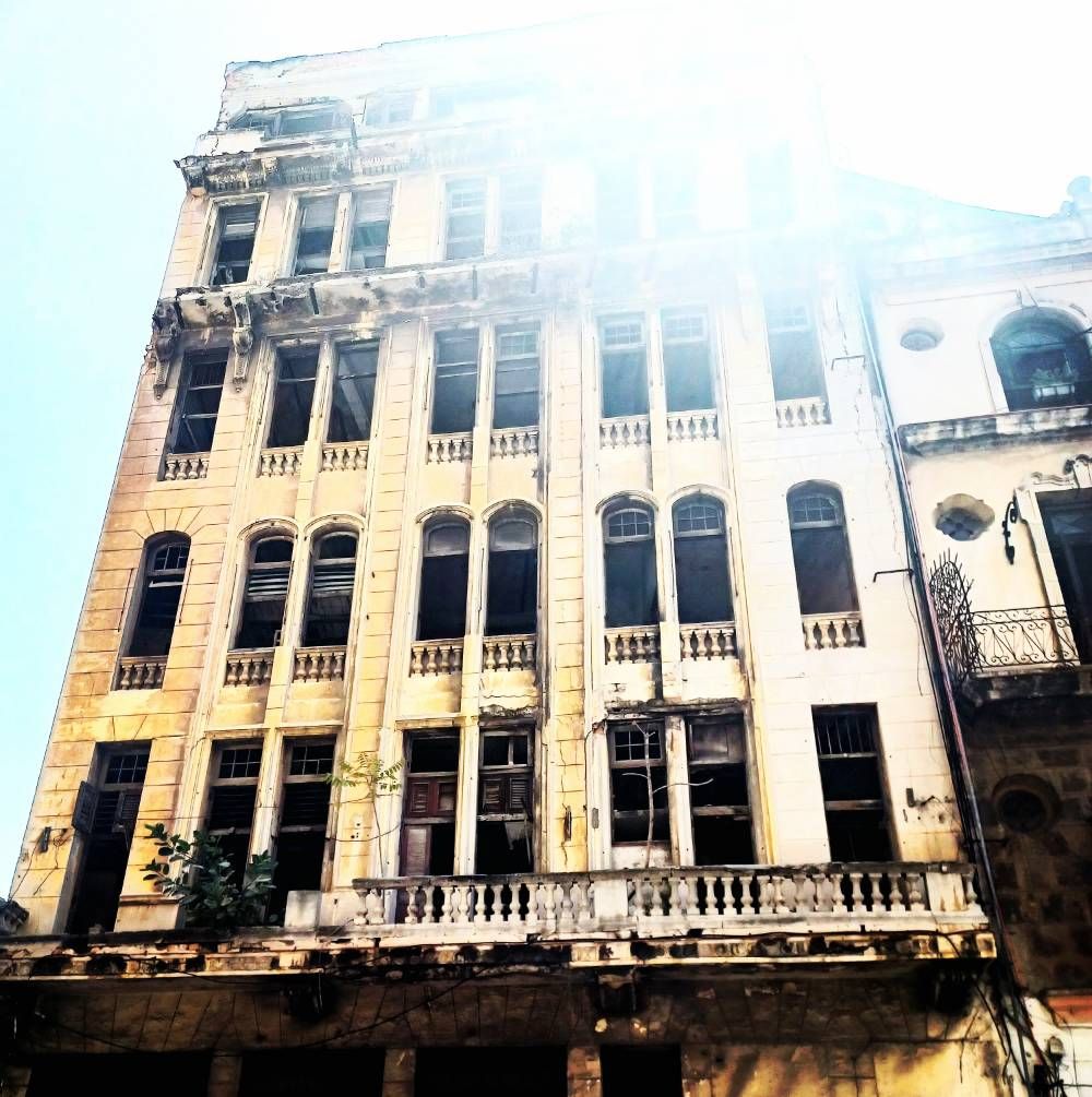 Un edificio viejo🤷🏻‍♀️🏢😊 - Samsung Members