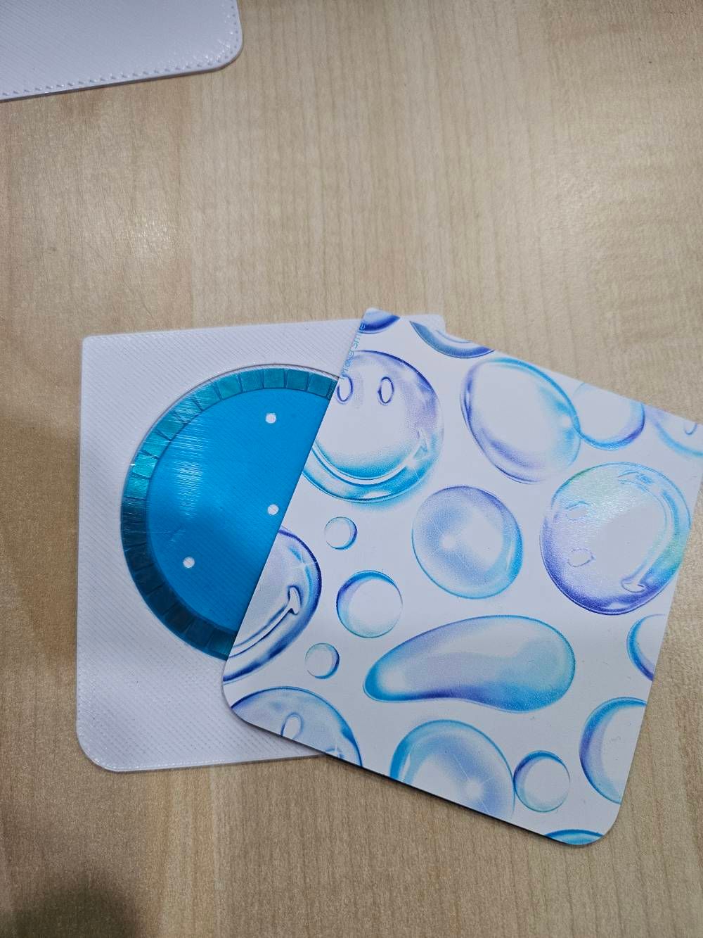 Flip suit case card with magnet - Samsung Members