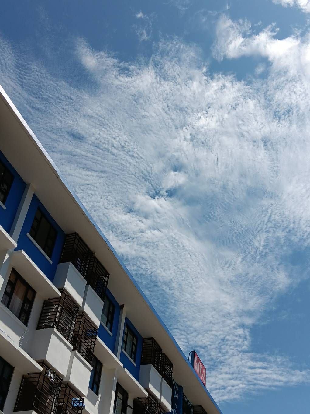 Bentuk awan nya aneh banget kaya lukisan - Samsung Members