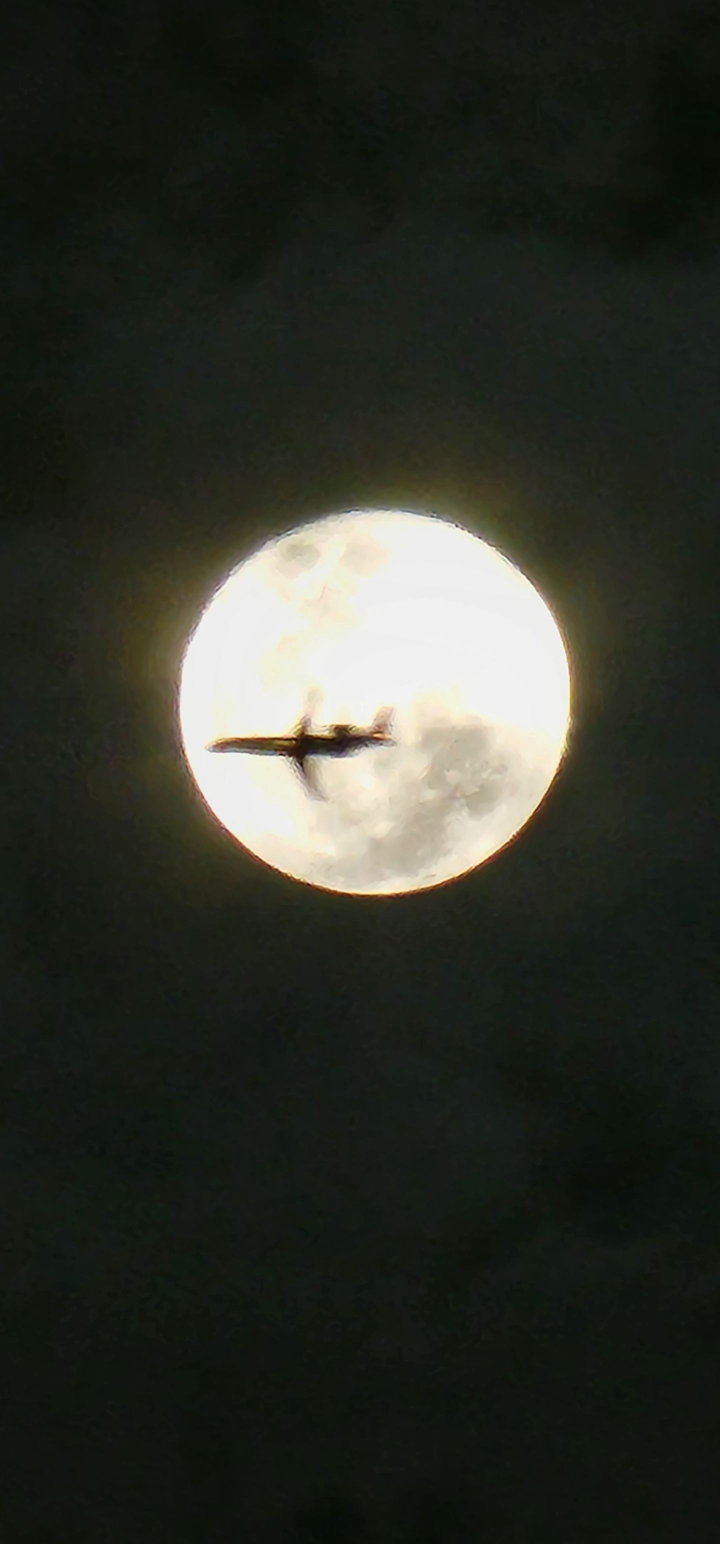 Airplane at the Moon - Galaxy S22 Ultra - Samsung Members