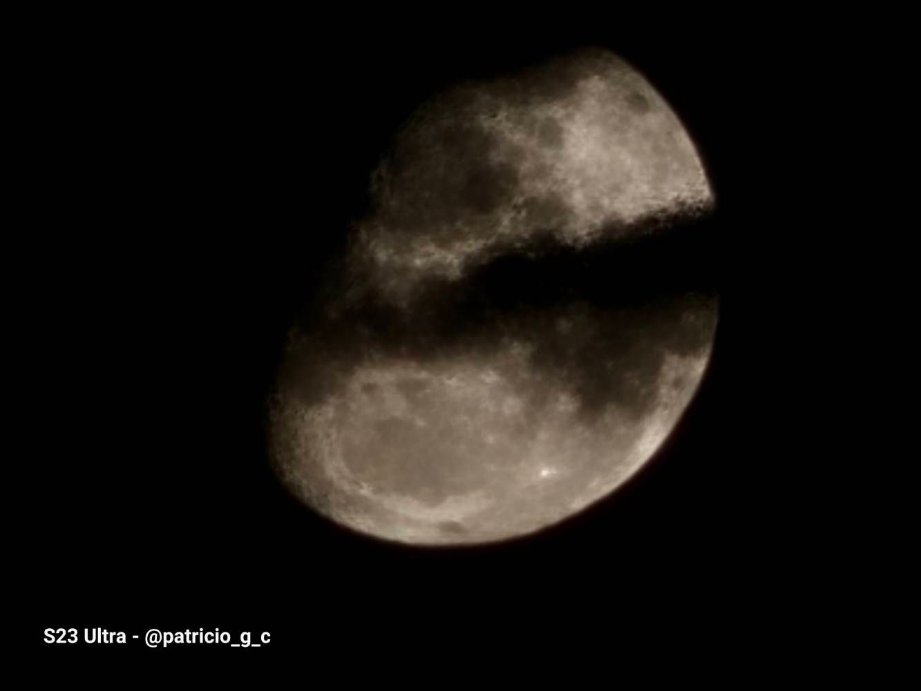 S23 Ultra - Nube cruza la luna. Zoom 100X. Instagr... - Samsung Members