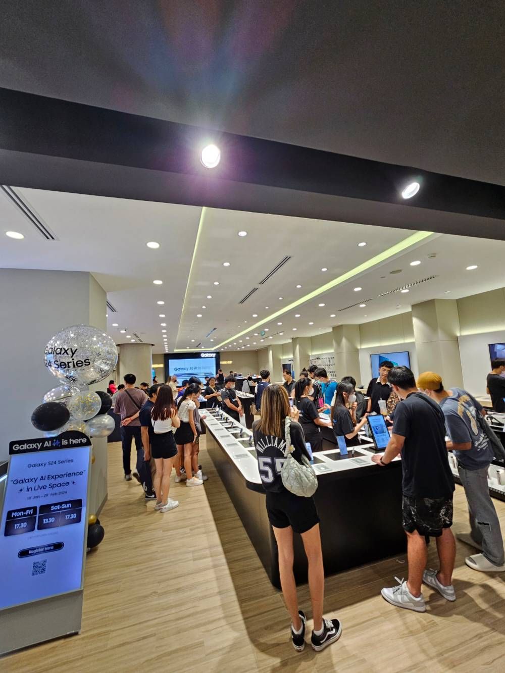 Samsung Shop Central World มี workshop สำหรับ Gala... - Samsung Members