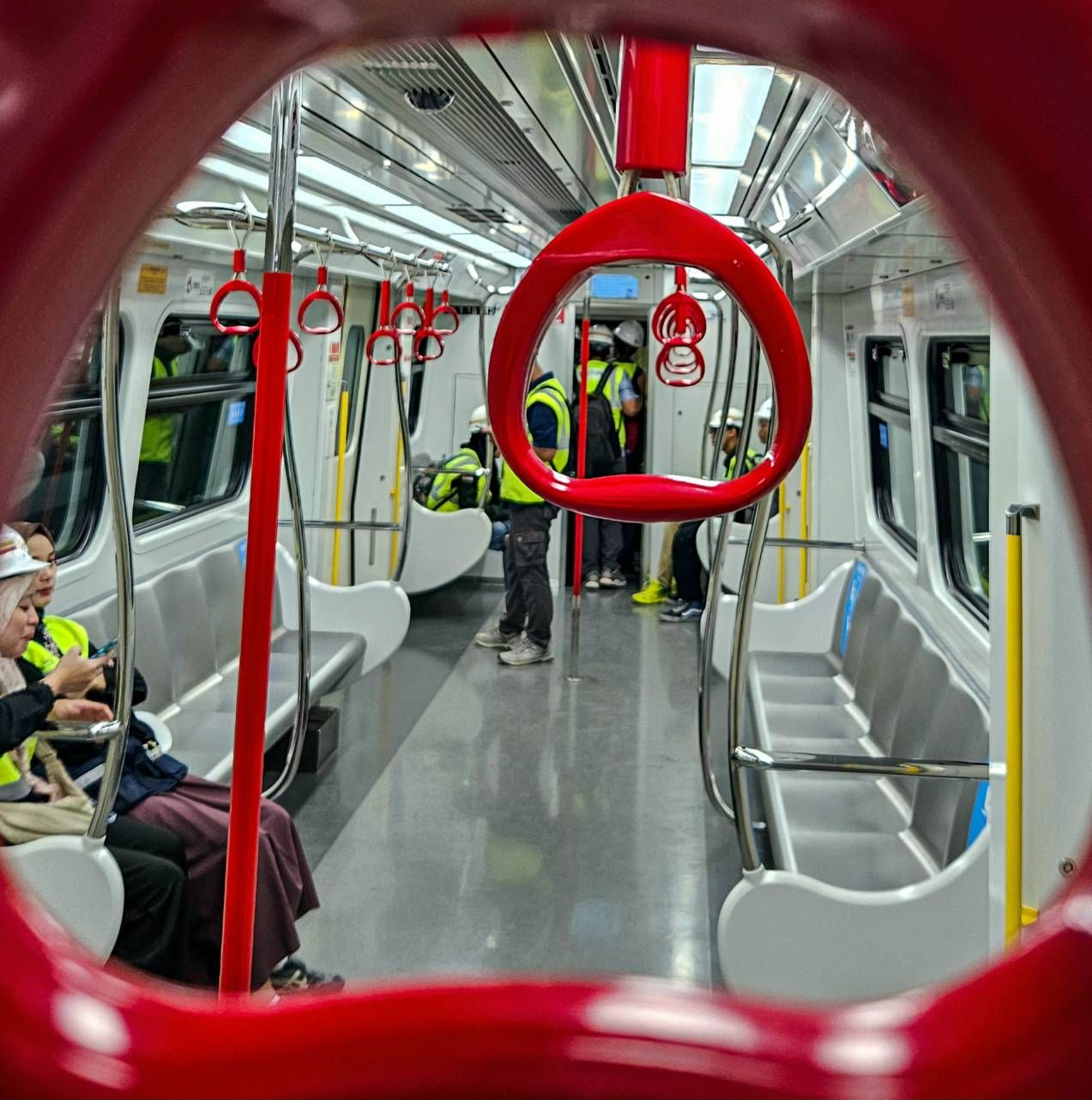 Interior LRT Jakarta - Samsung Members