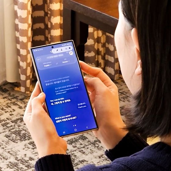 Descubre cómo usar Live Translate con Galaxy AI - Samsung Members