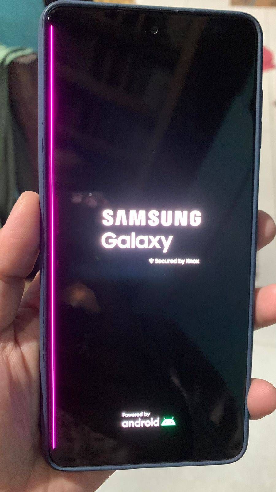 Muncul garis pink dannhujau di layar - Samsung Members