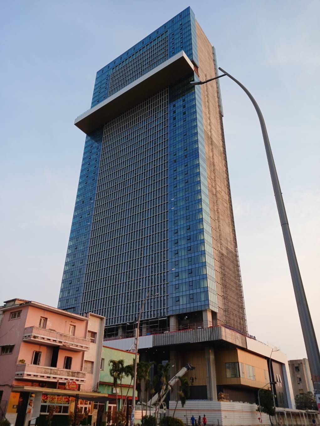 📸 Foto al edificio más grande de Cuba🇨🇺 - Samsung Members