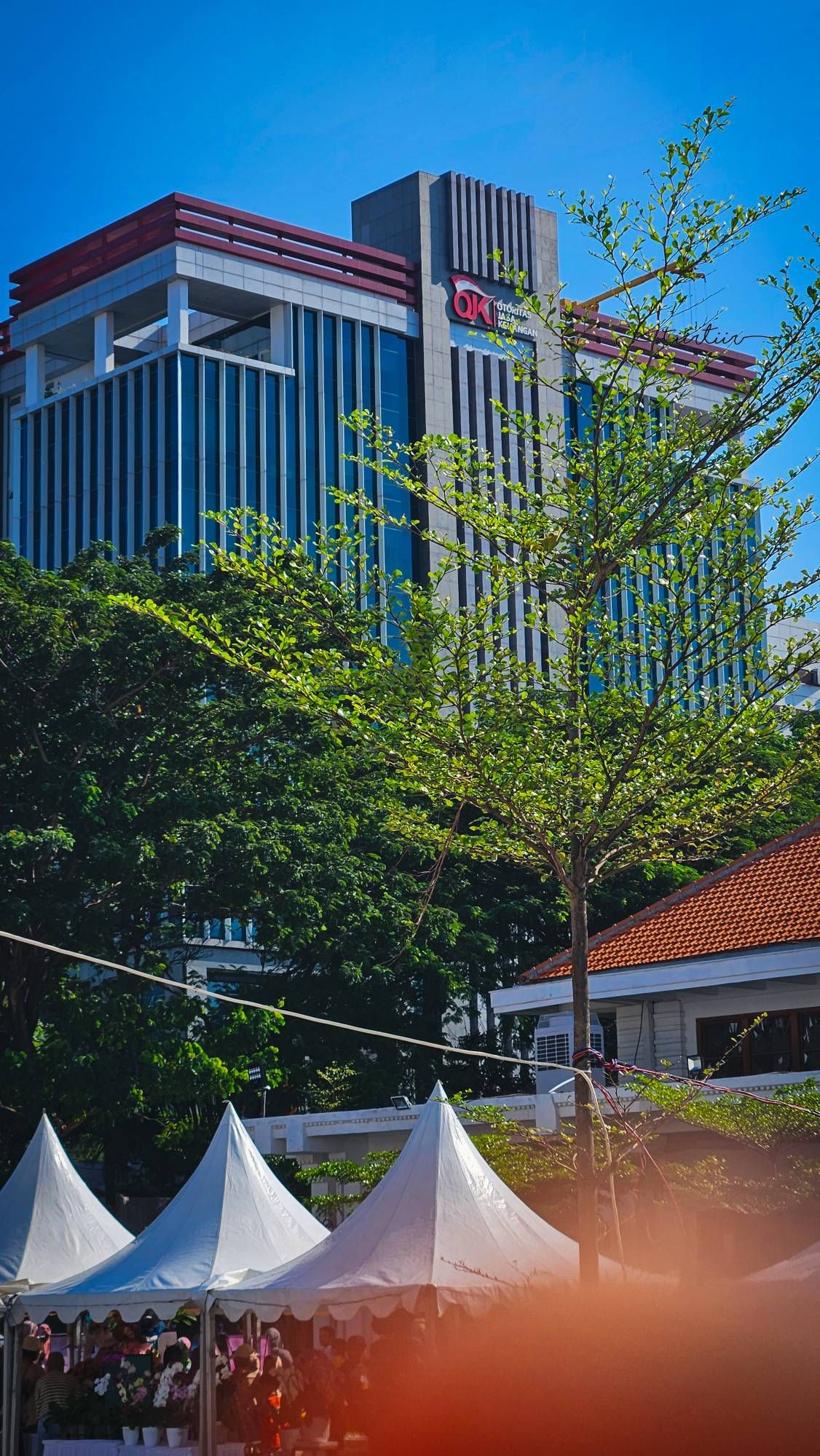Gedung Kantor OJK Surabaya - Samsung Members