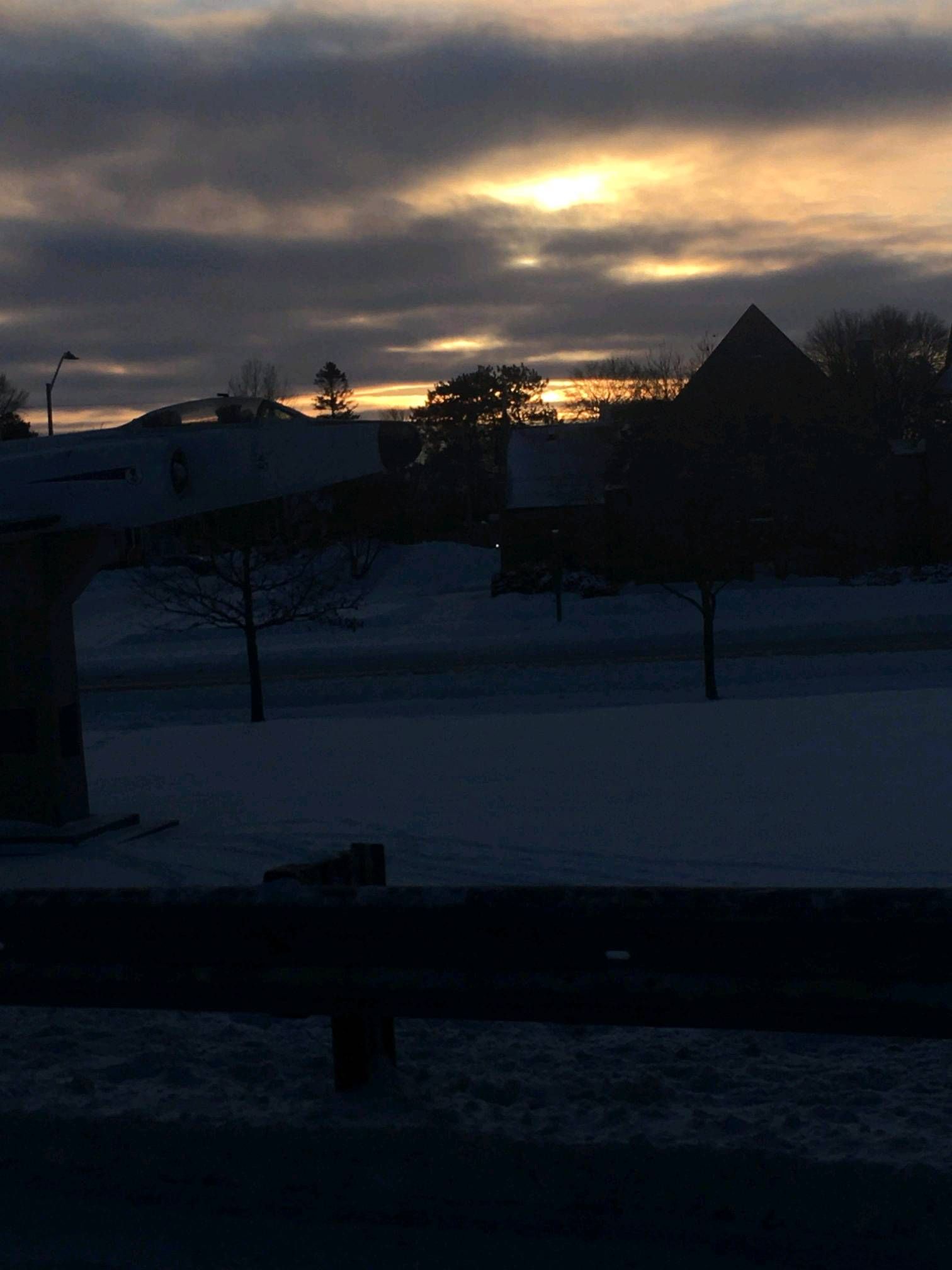 The plane! Boss! The plane!!!😂😂 - Samsung Members