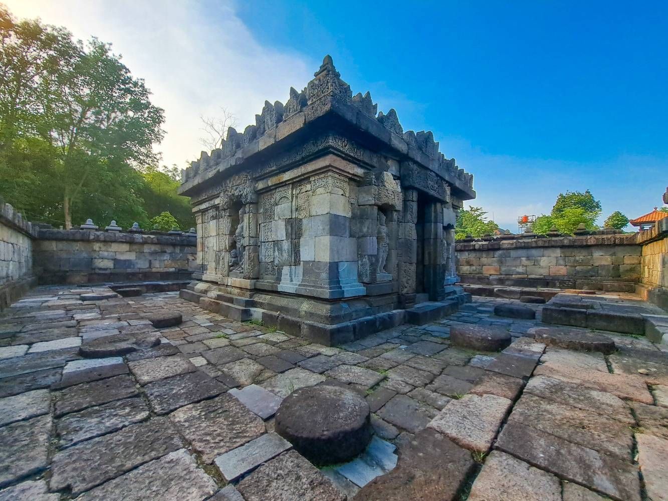 Bagian dalam selasar candi utama - Samsung Members