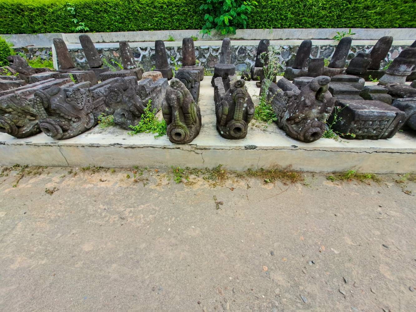 Arca & batu candi - Samsung Members