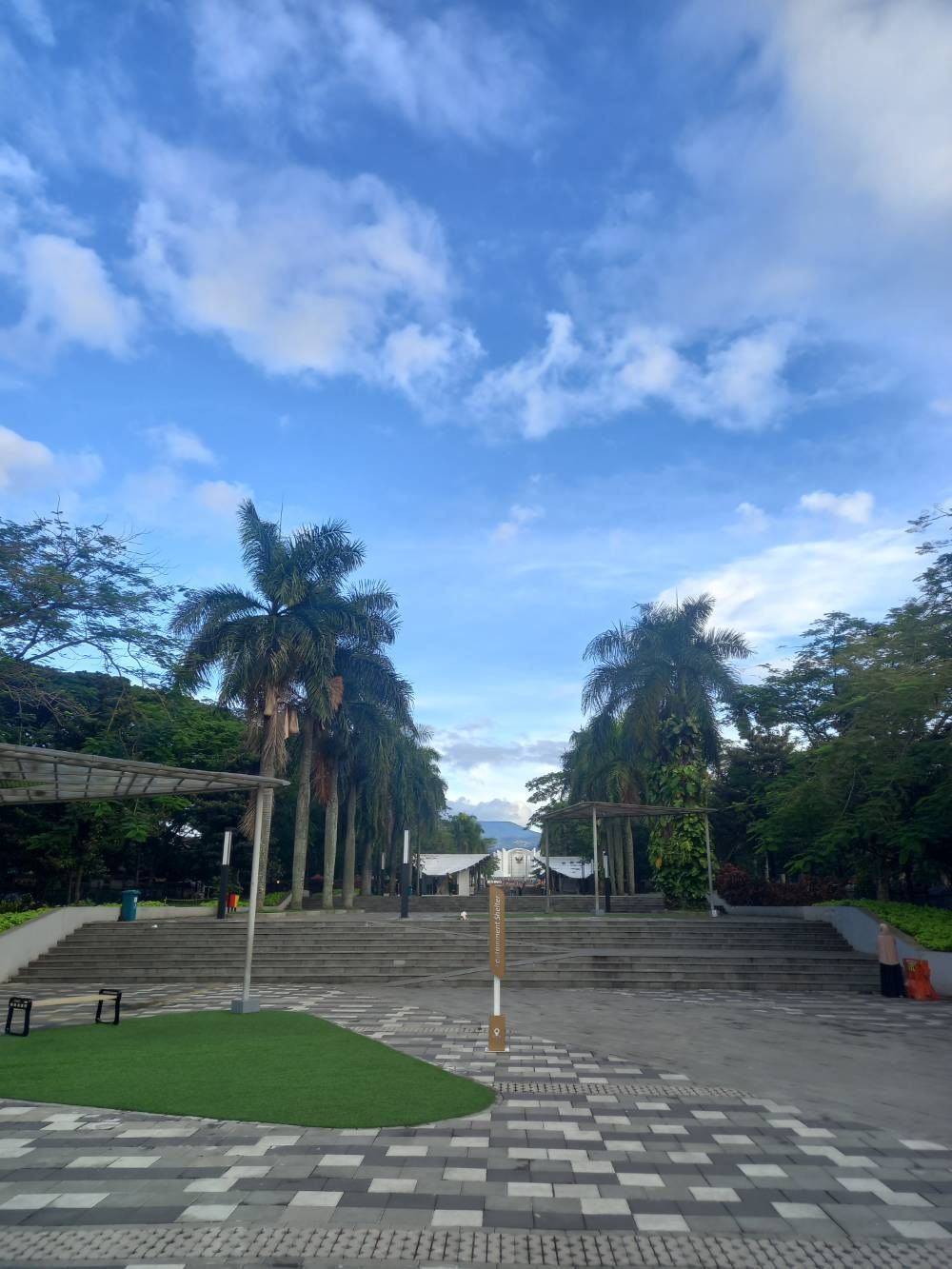 Motret Monumen dari Taman Monju - Samsung Members