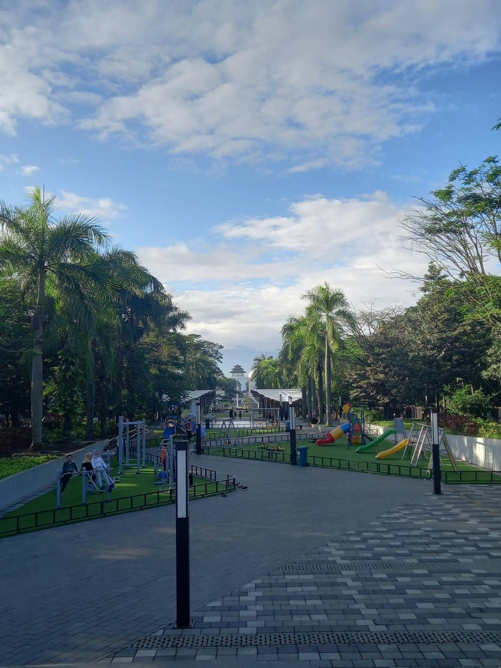 Motret Gedung Sate dari Taman Monju - Samsung Members