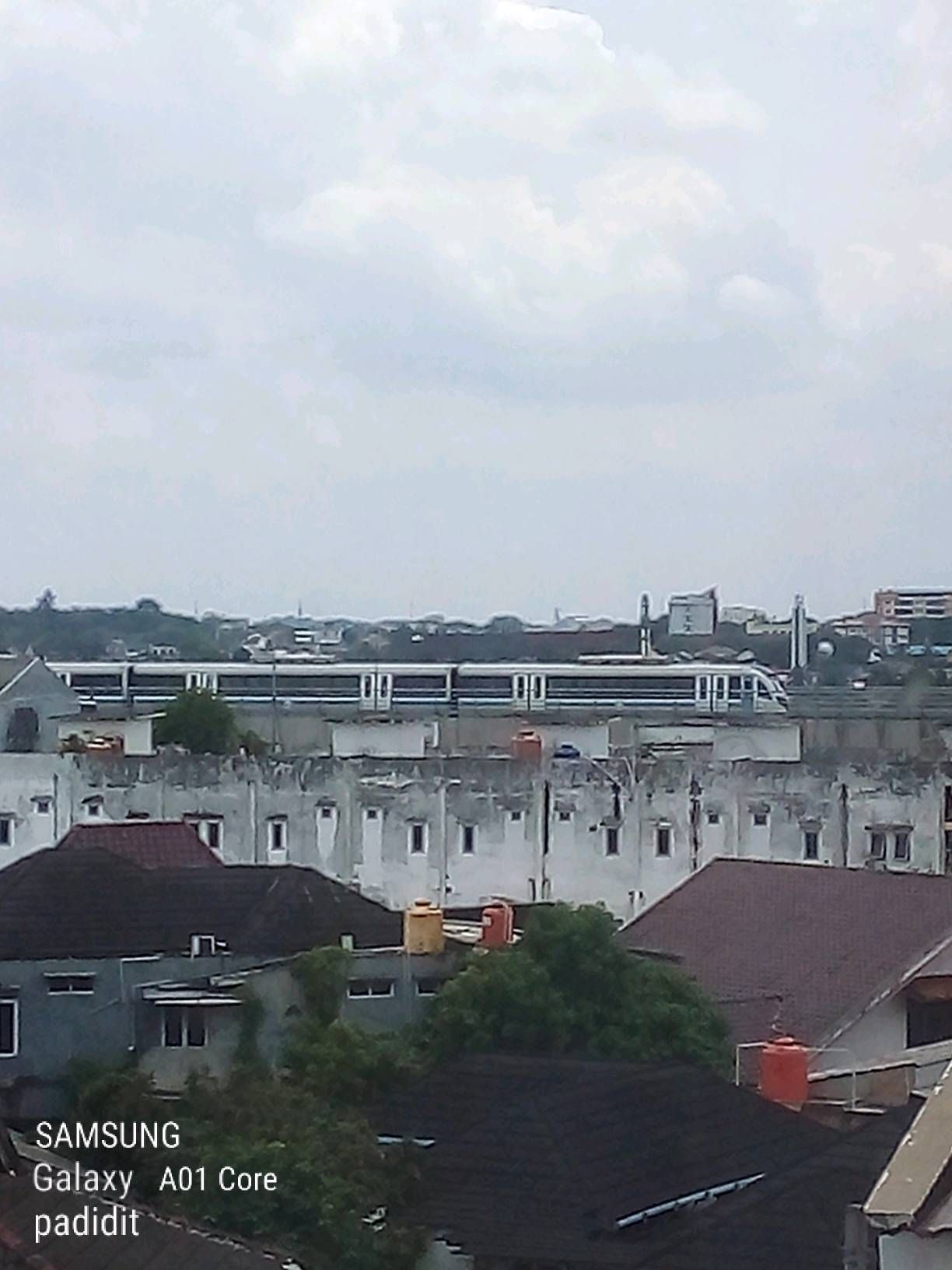 LRT Putih - Samsung Members