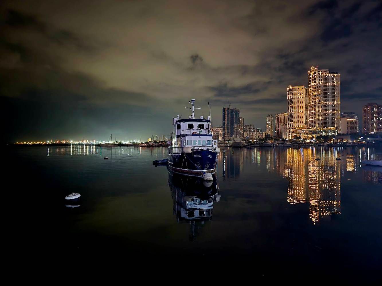 Reflections by the bay.. - Samsung Members