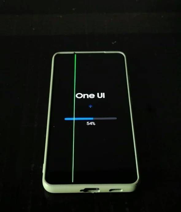 Report: Samsung phones are developing a green line... - Samsung Members