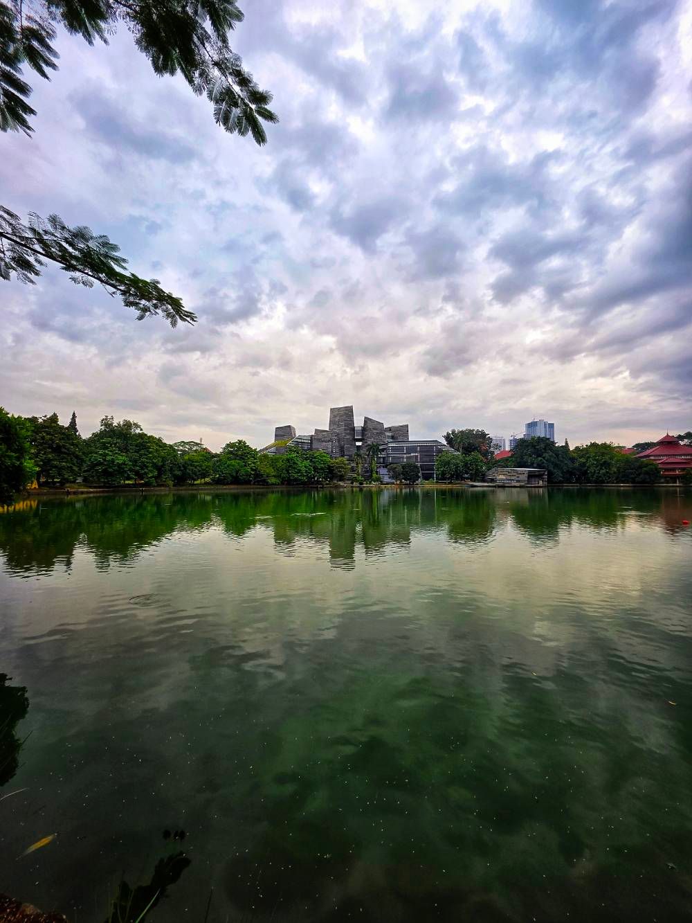 Mendung pagi di tepi Danau UI - Samsung Members